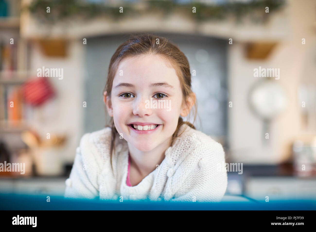 Fille souriante portrait Banque de photographies et d’images à haute ...