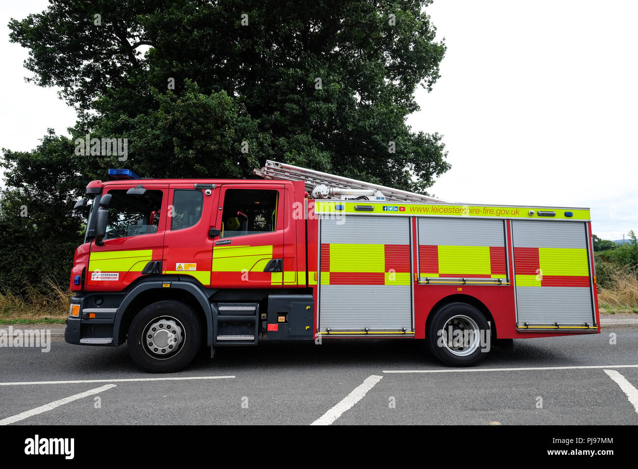 Moteur d'incendie sur les lieux Photo Stock - Alamy