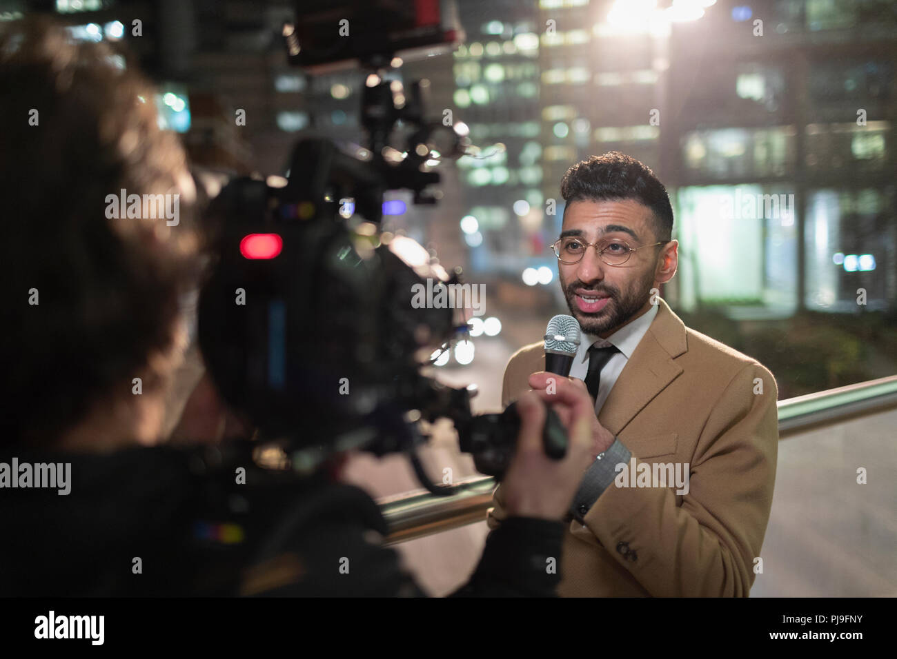 Journaliste homme Banque de photographies et d’images à haute ...