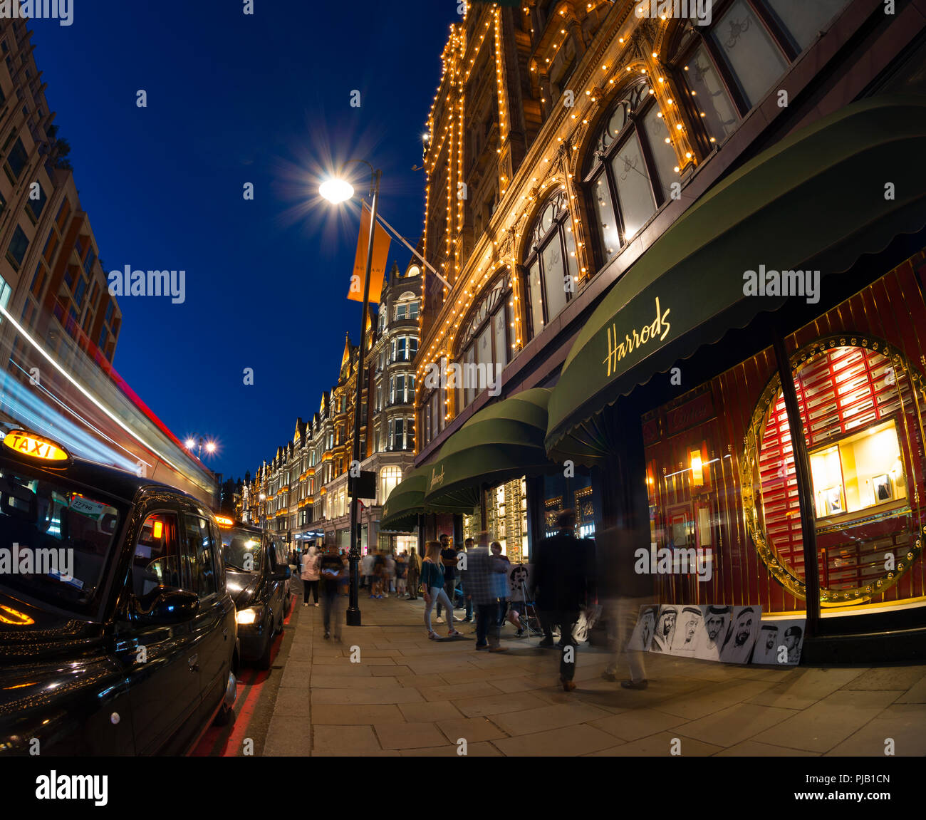 Department store interior harrods Banque de photographies et d’images à ...