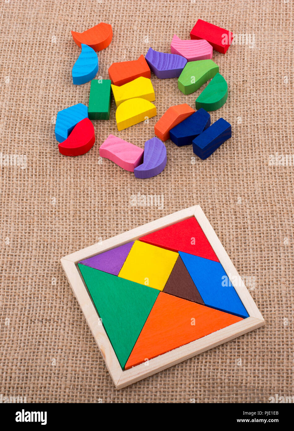 Tangram puzzle Banque de photographies et d’images à haute résolution ...