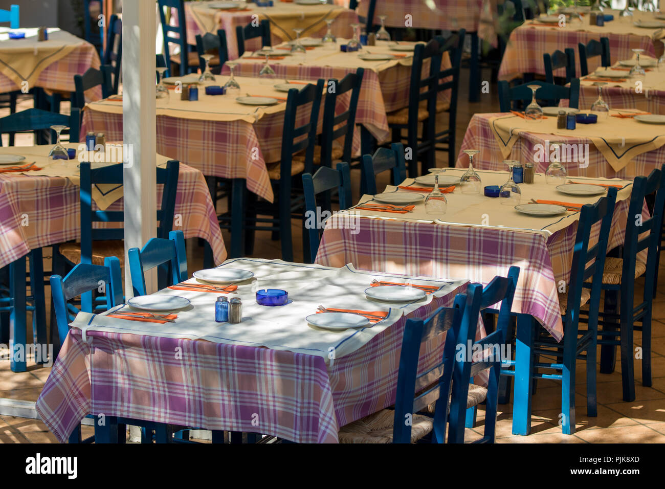 Couverts de table au restaurant Banque de photographies et d’images à ...
