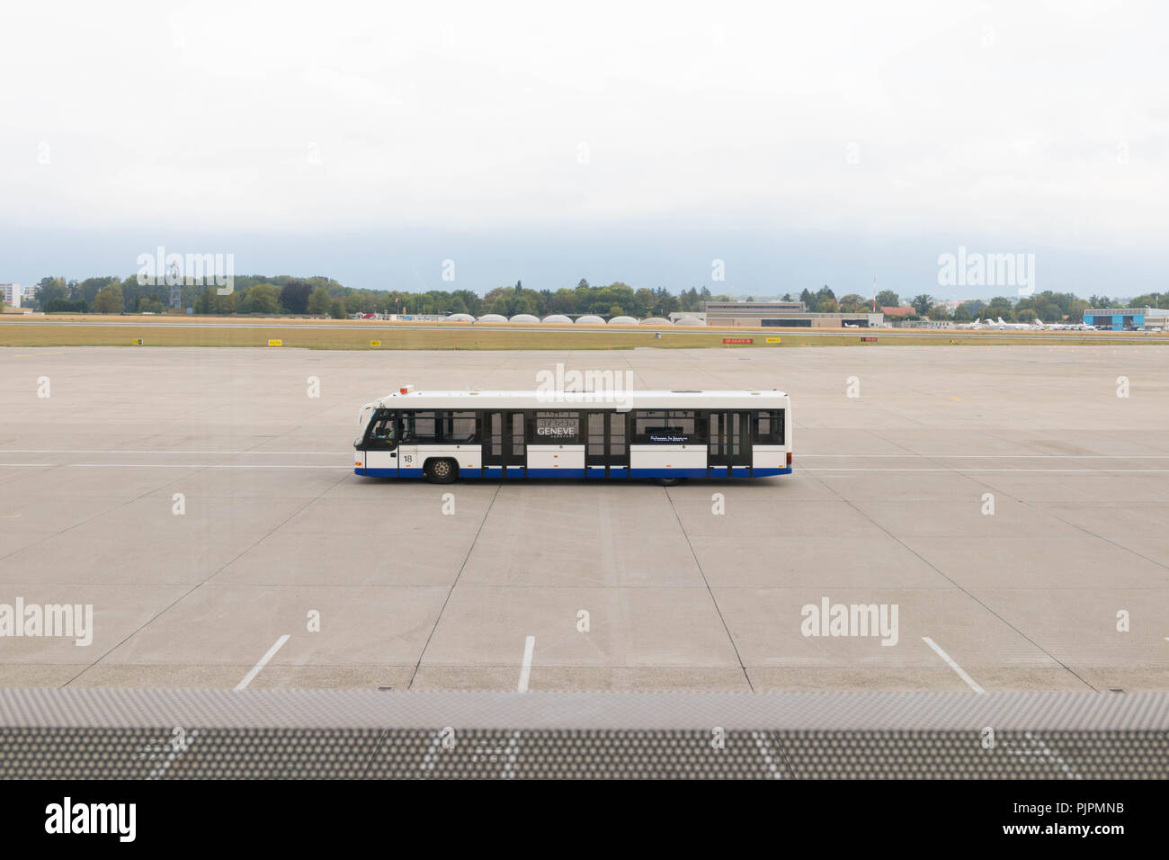 Geneva bus station Banque d'image et photos - Alamy