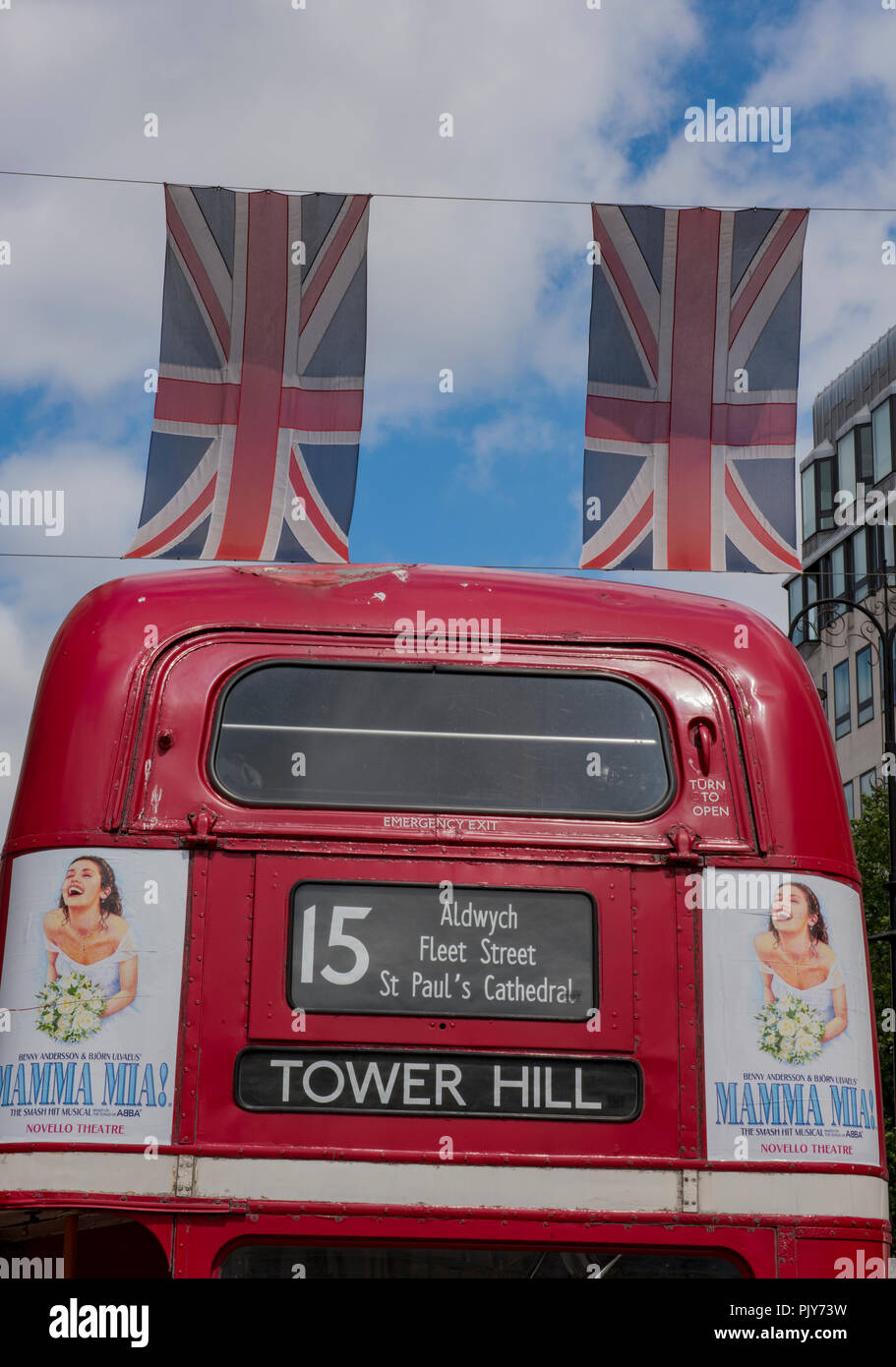 Number 15 bus london double decker Banque de photographies et d’images ...