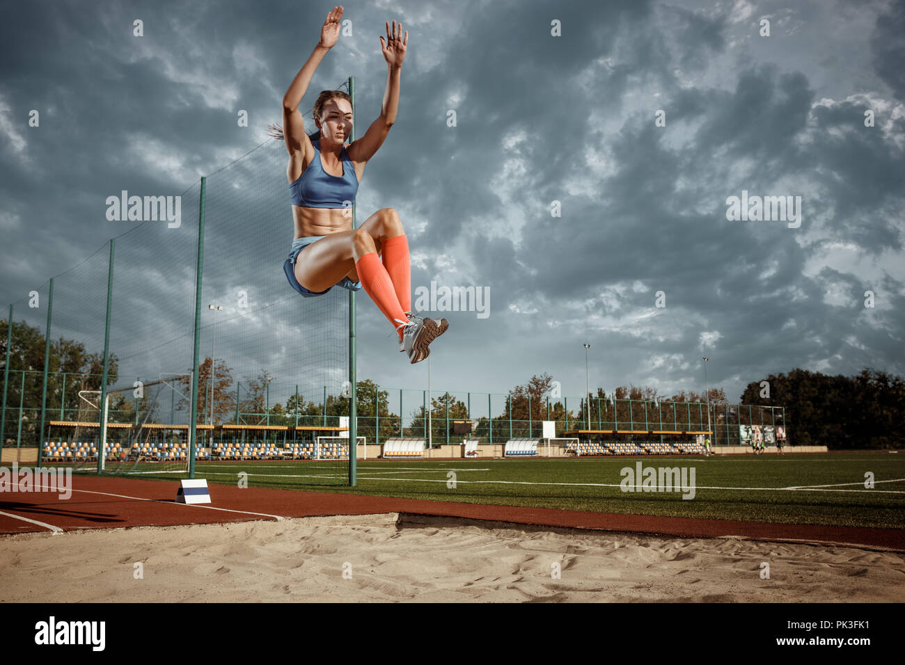 Action sportive de saut en longueur Banque de photographies et d’images ...