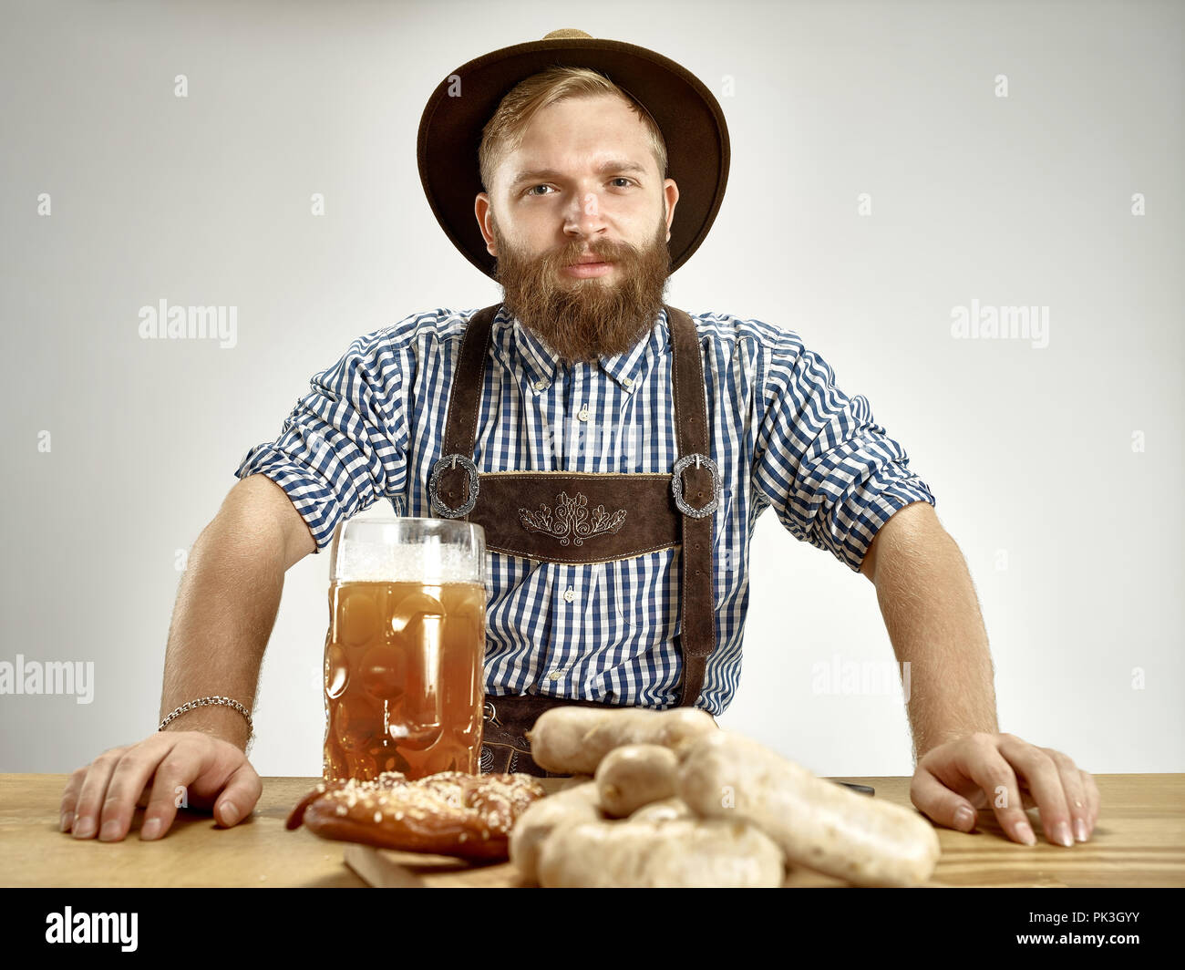 Bavarian man in traditional costume Banque de photographies et d’images ...