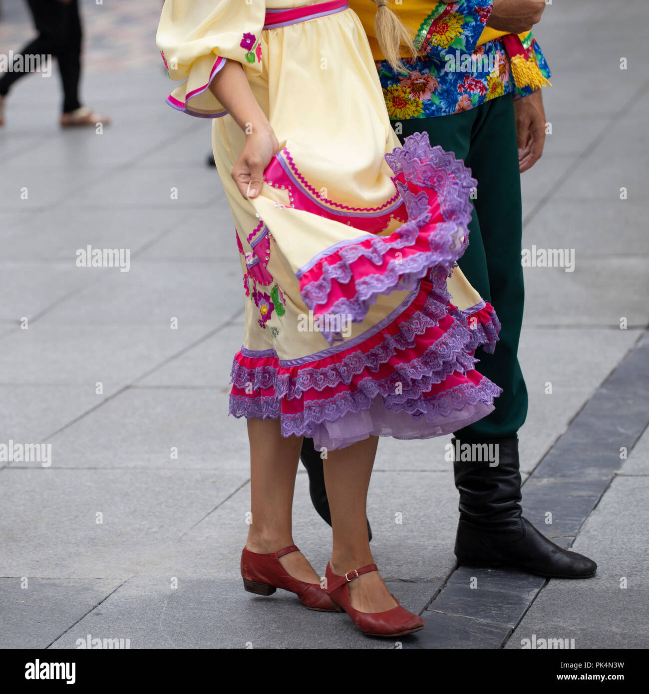 Russian folk dance perform Banque de photographies et d’images à haute ...
