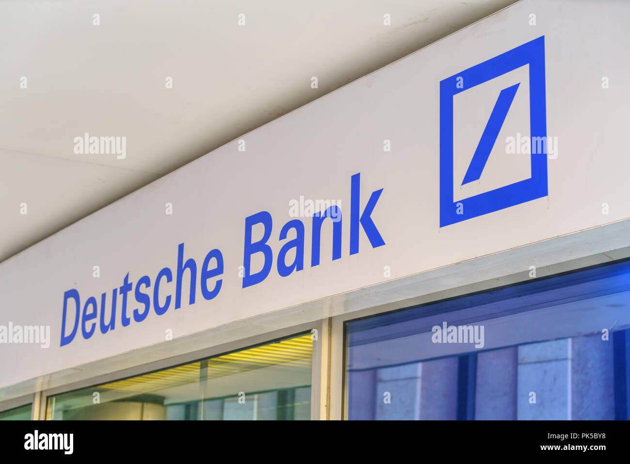 Deutsche Bank logo de l'entreprise. Deutsche Bank est une banque ...