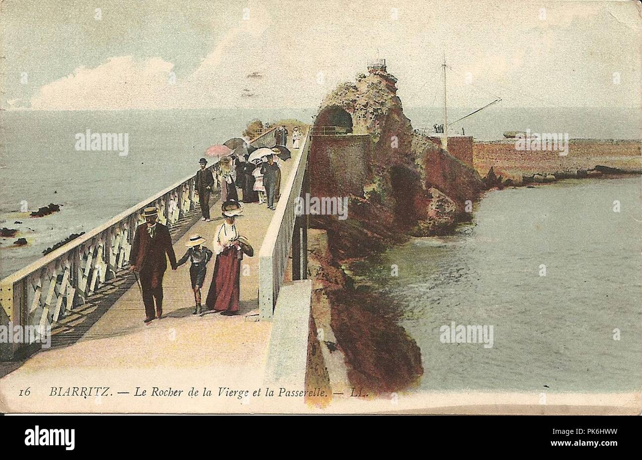 Le rocher de la vierge et la passerelle Banque de photographies et d’images à haute résolution ...