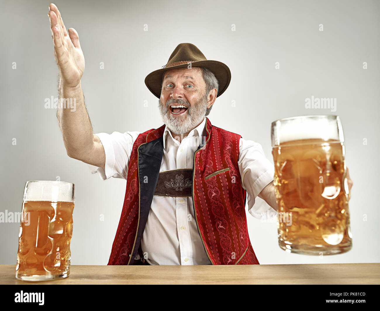 Old german traditional costume Banque de photographies et d’images à ...