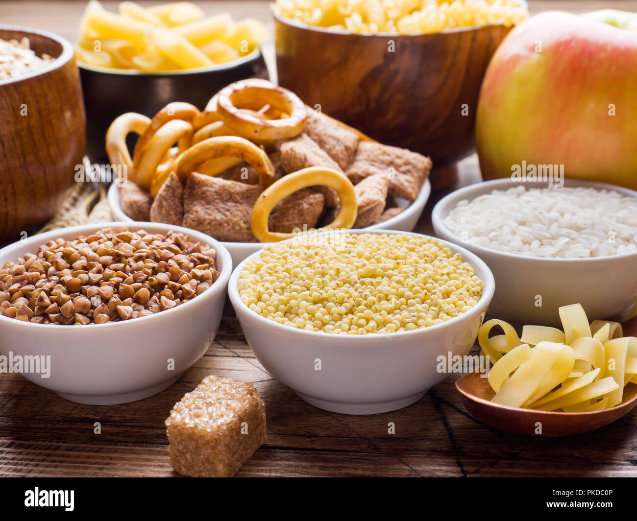 Aliments riches en glucides Banque de photographies et d’images à haute ...