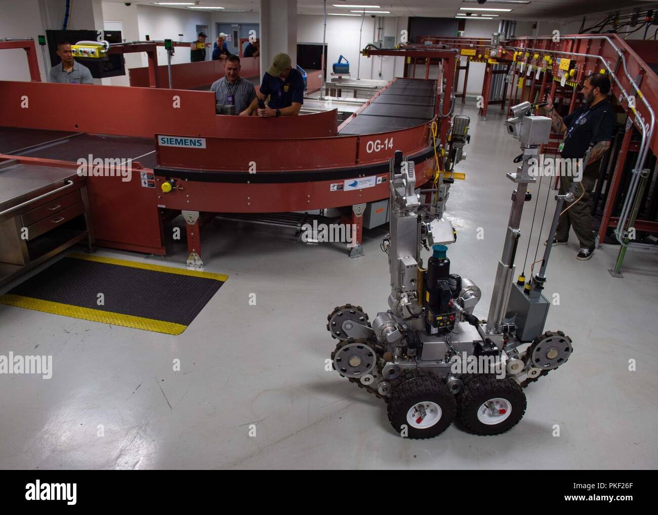 Explosive control airport Banque de photographies et d’images à haute ...