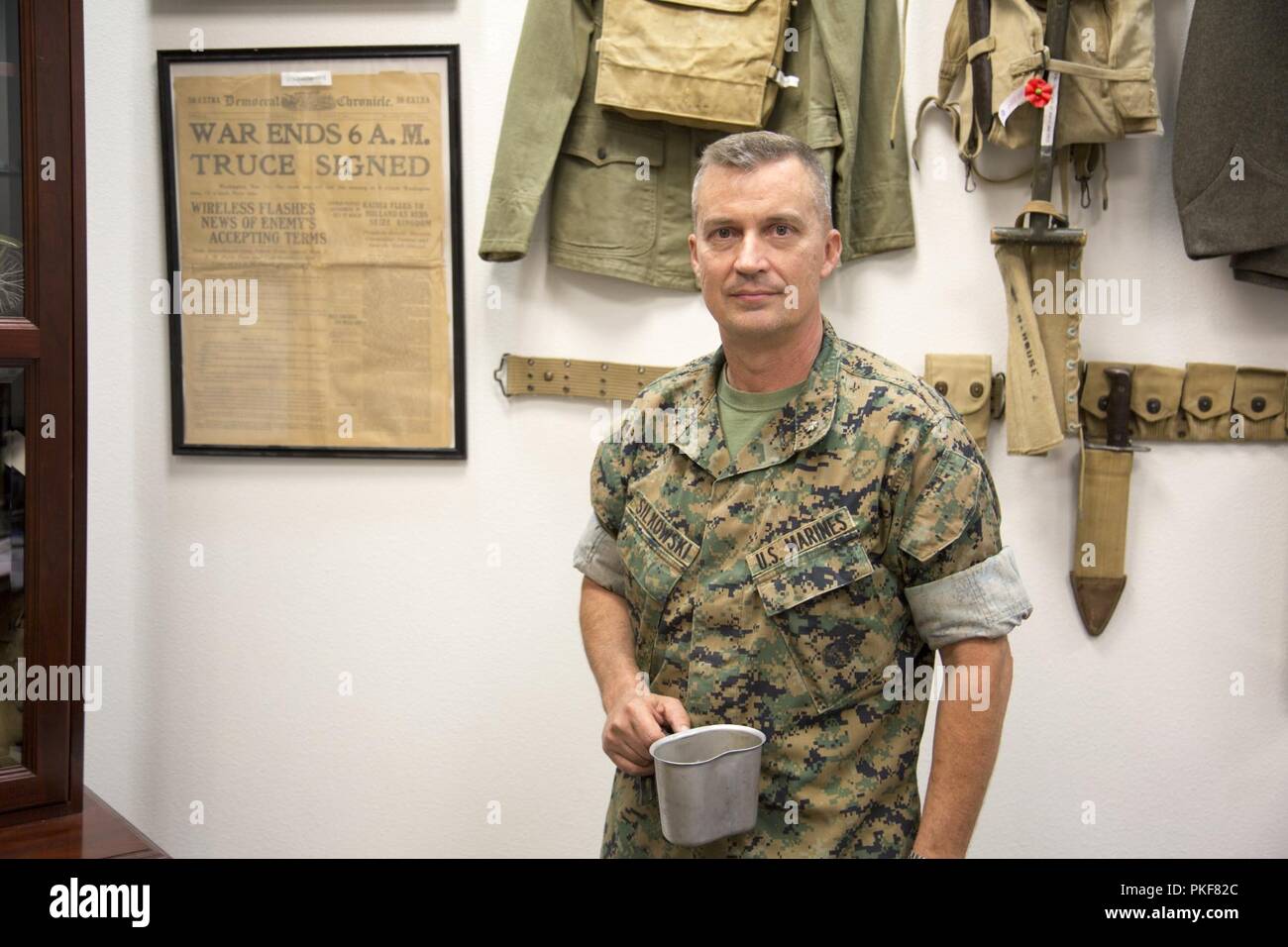 Le Lieutenant-Colonel Timothy Silkowski, directeur général, Marine ...