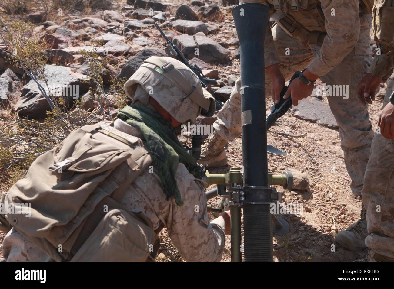 81mm mortar system Banque de photographies et d’images à haute ...