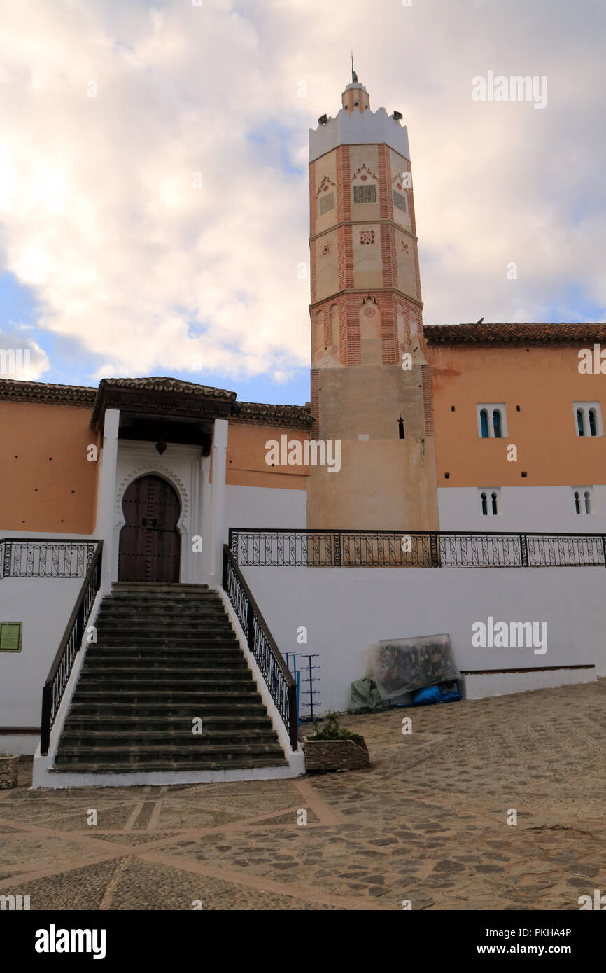 La Grande mosquée, située dans le célèbre -outa el Hammam- square, dans ...