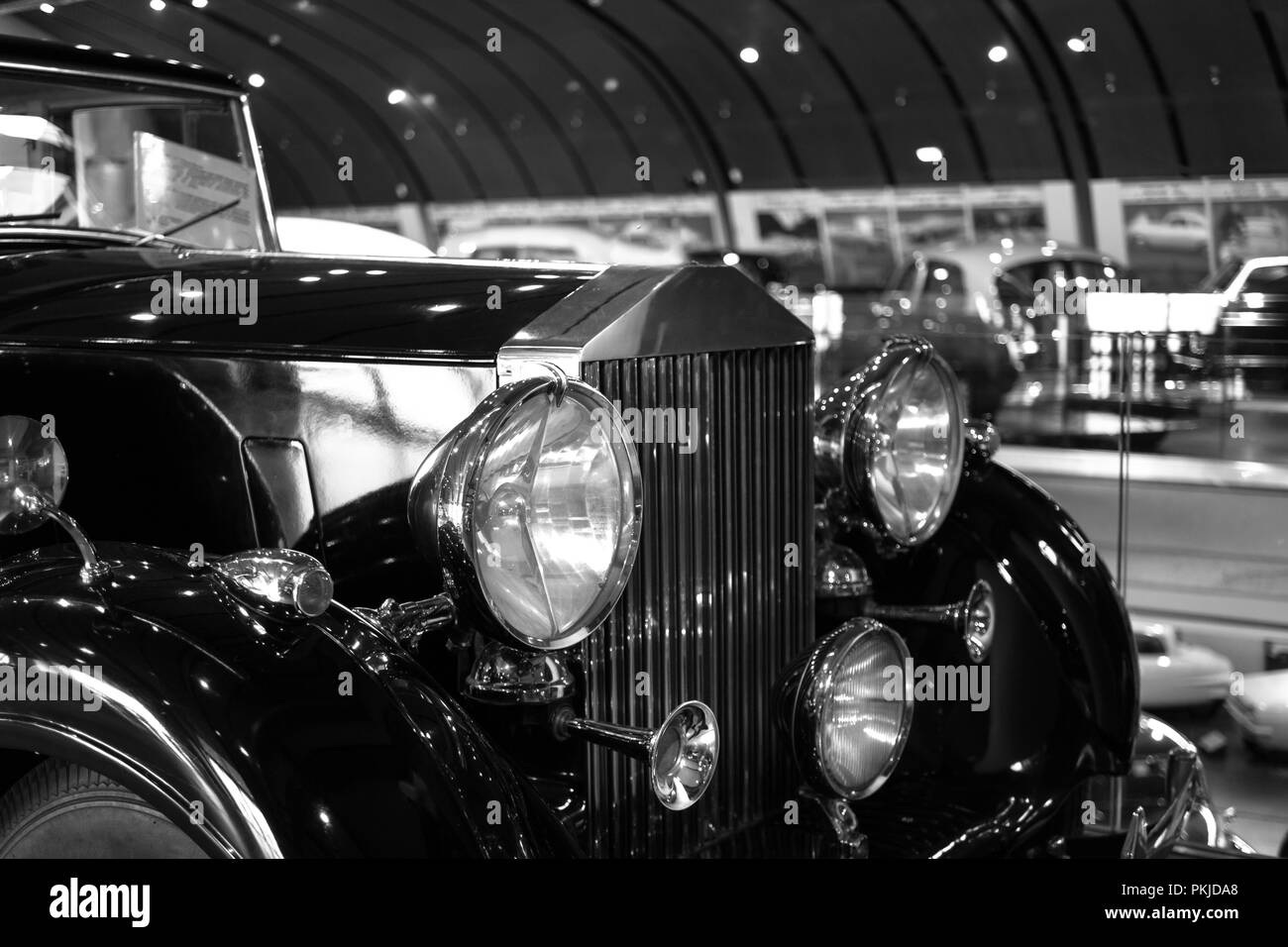 Old car repair shop Banque d'images noir et blanc - Alamy