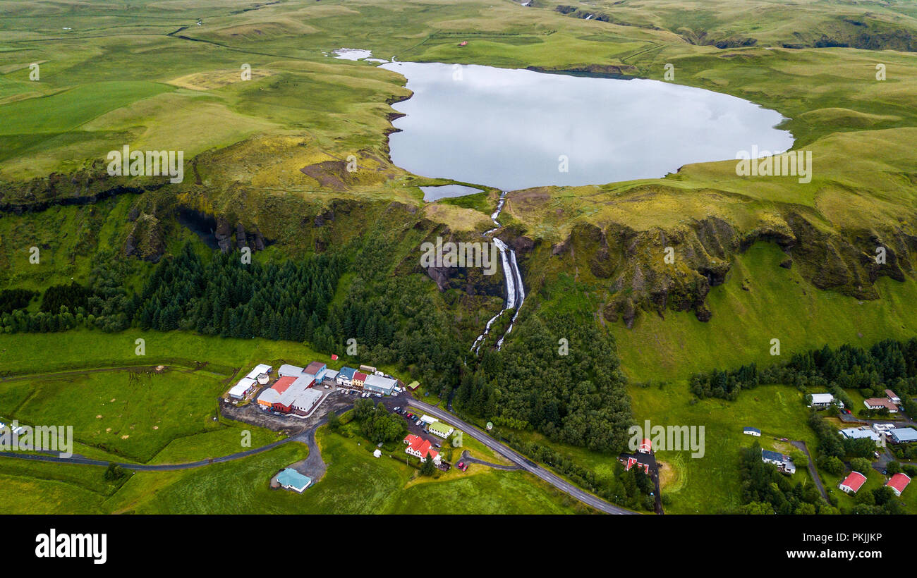 Lac cascade Banque de photographies et d’images à haute résolution - Alamy