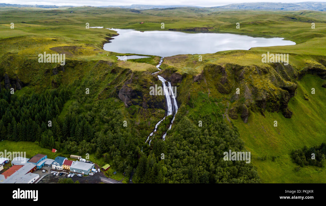 Lac cascade Banque de photographies et d’images à haute résolution - Alamy