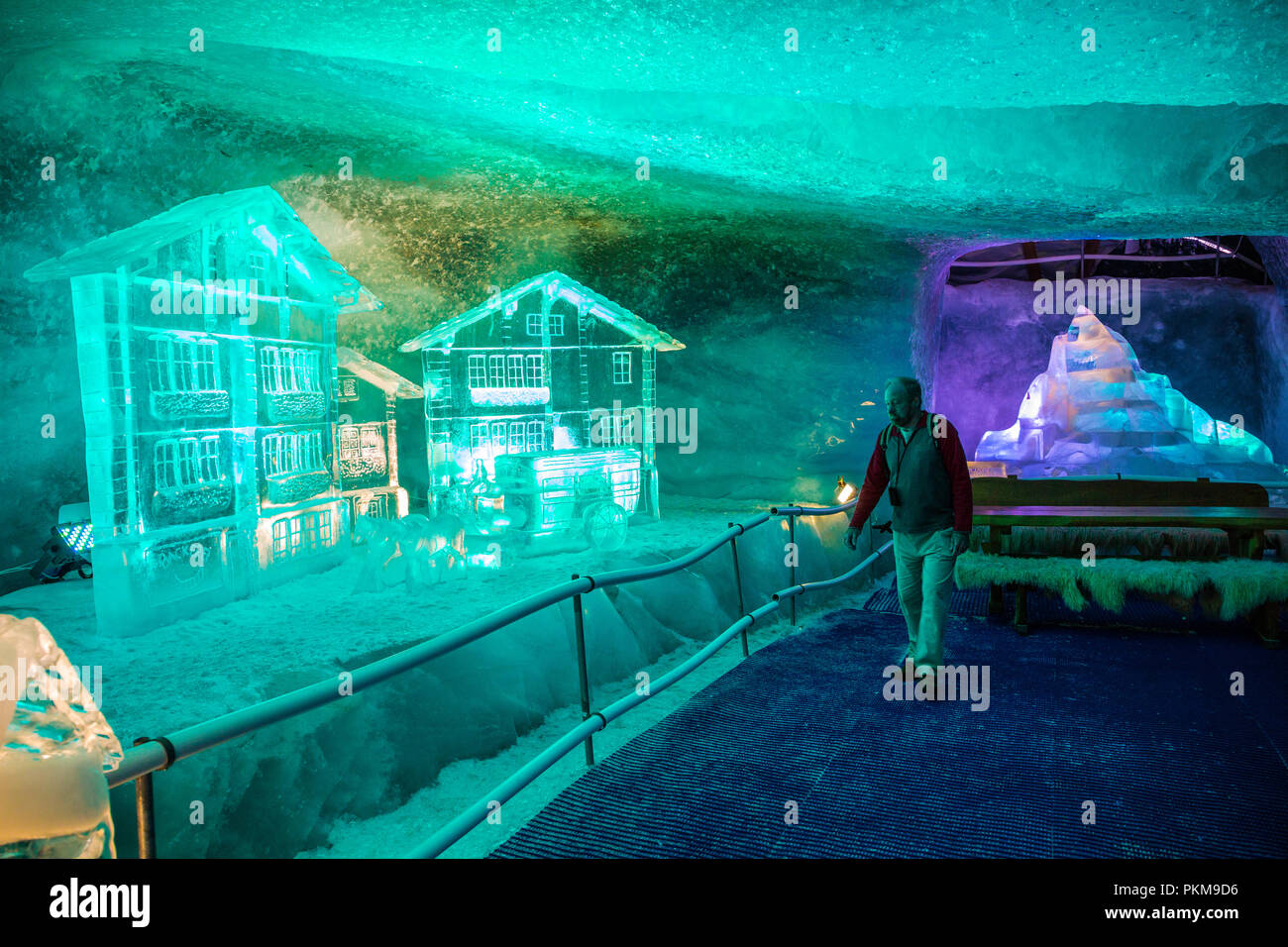 Klein matterhorn ice palace Banque de photographies et d’images à haute ...