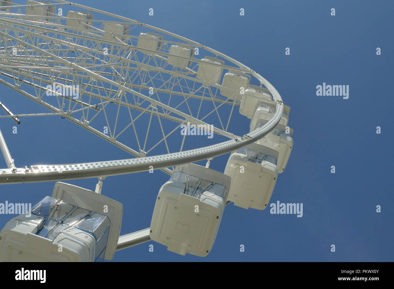 Grande roue blanche Banque de photographies et d’images à haute ...