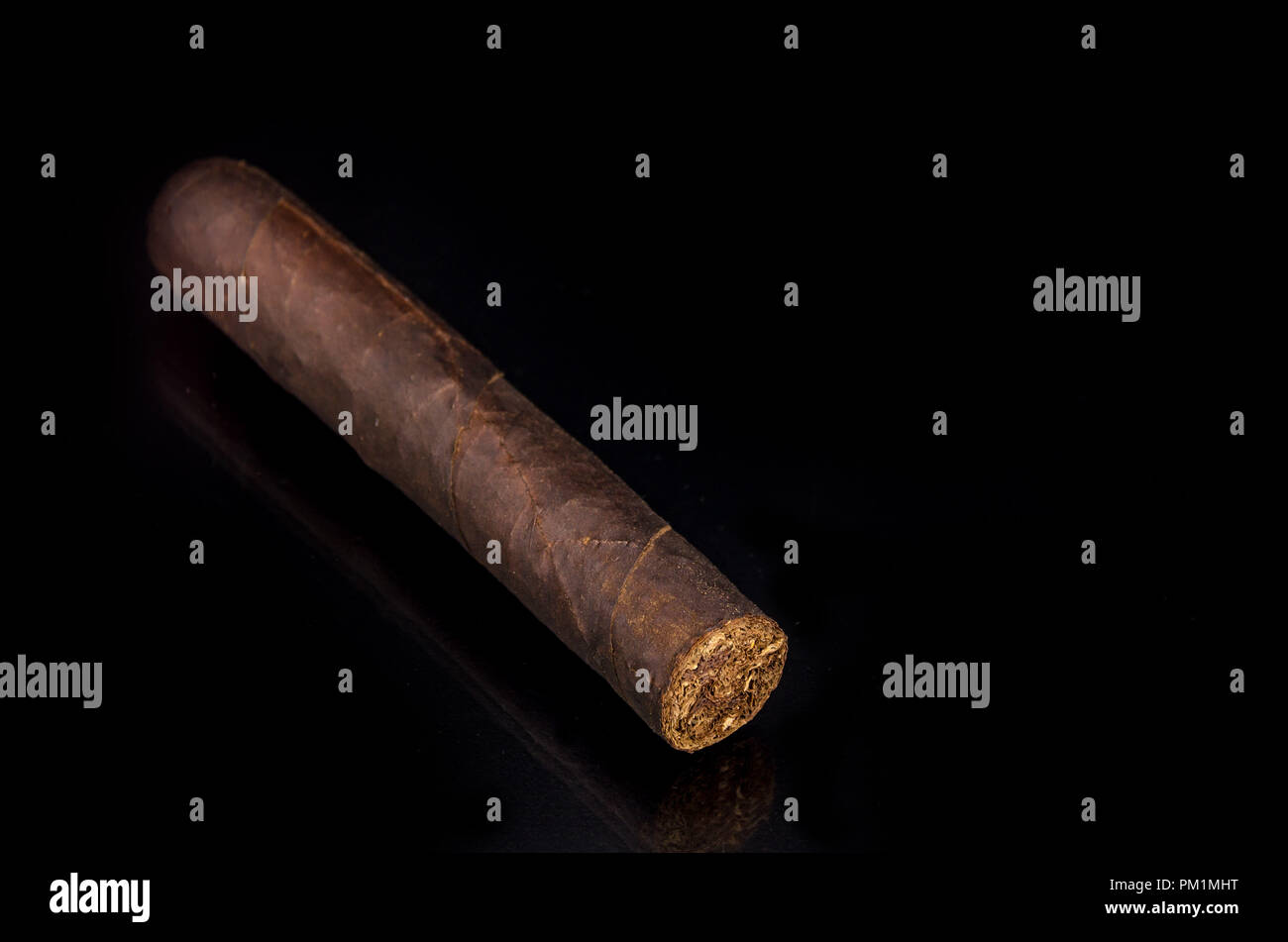 Cigare trop sec Banque de photographies et d’images à haute résolution ...