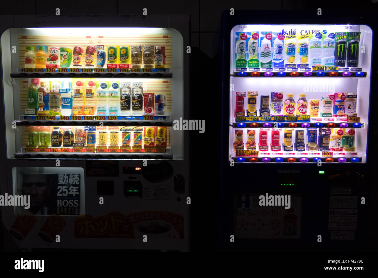 Distributeur de boissons japonais, bouteilles de boissons gazeuses ...