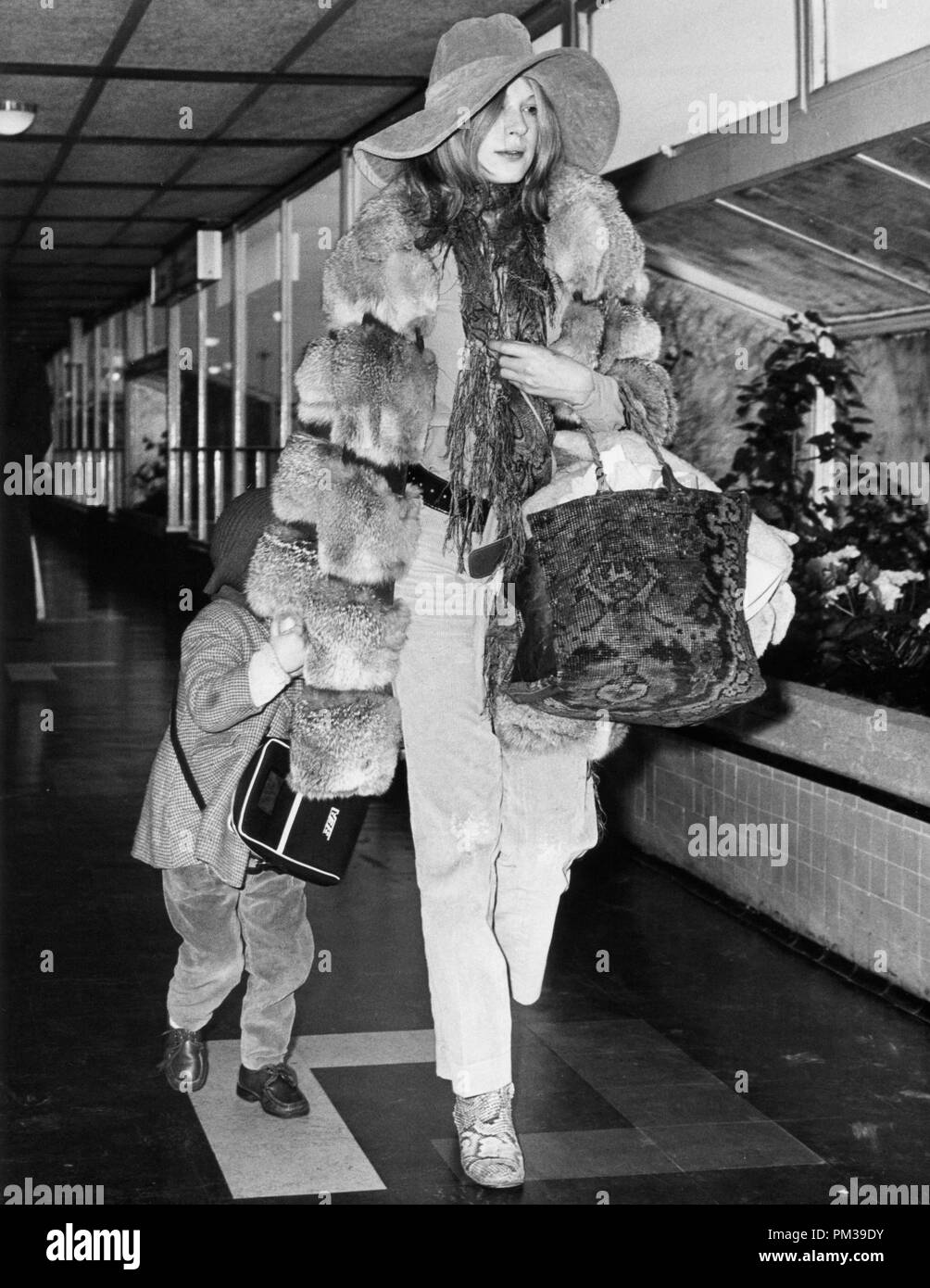 Marianne Faithfull avec son fils Nicholas, 1969 © CCR /Le Hollywood ...