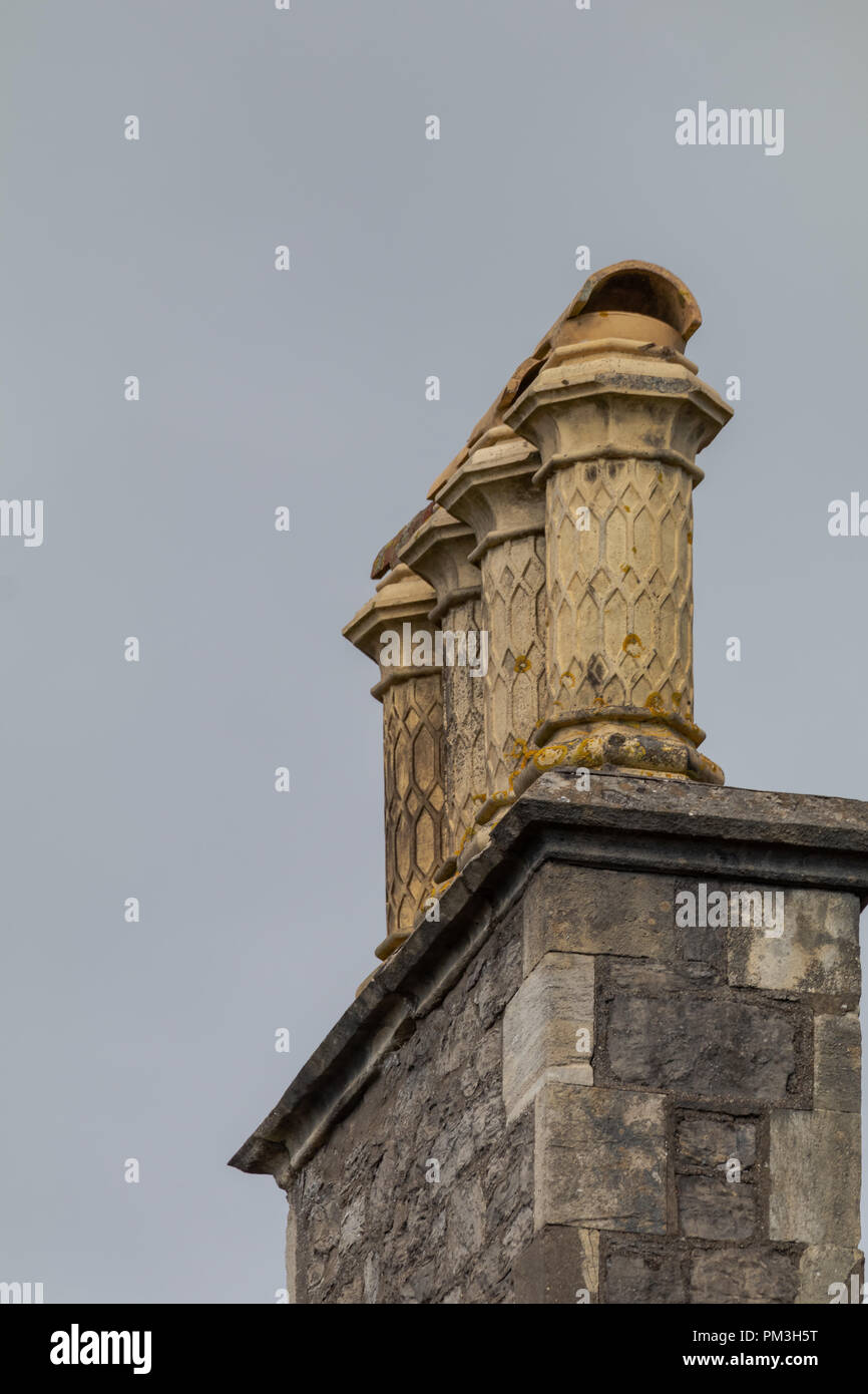 Pot de cheminée en terre cuite Banque de photographies et d’images à ...