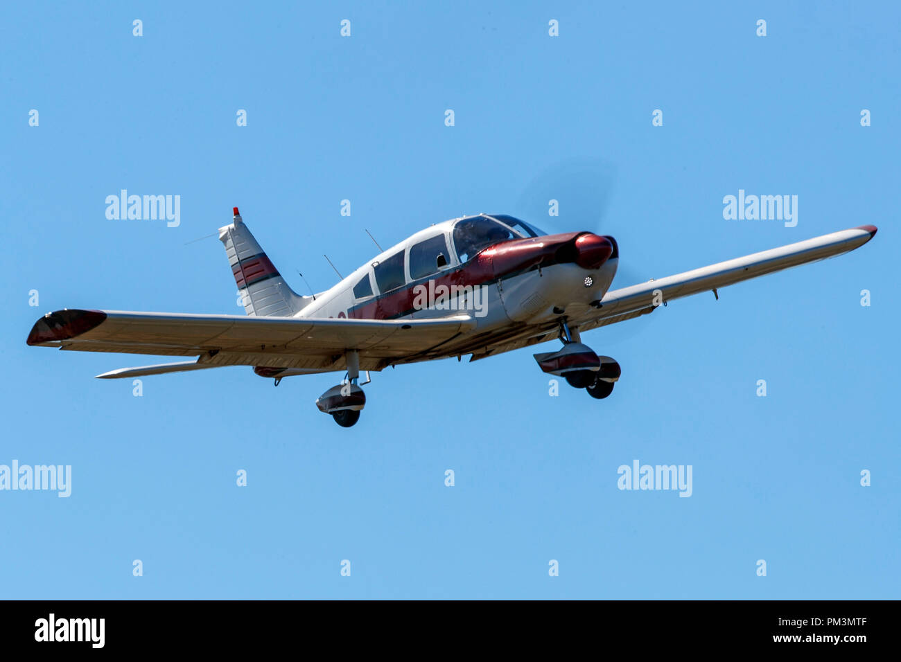 Piper pa 28 180 cherokee Banque de photographies et d’images à haute ...
