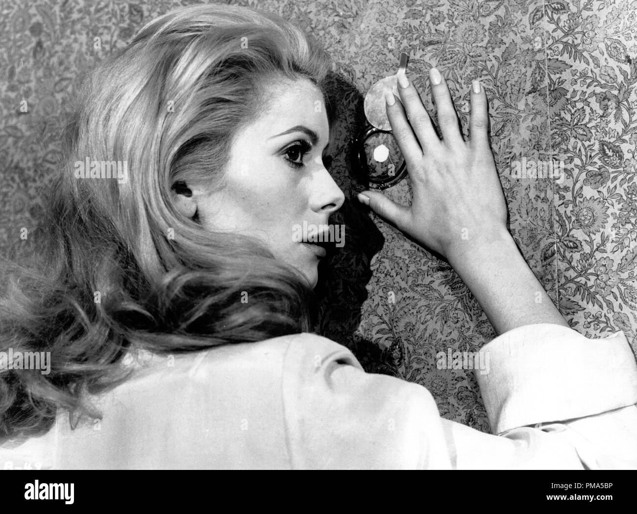 Belle de jour 1967 catherine deneuve Banque d'images noir et blanc - Alamy
