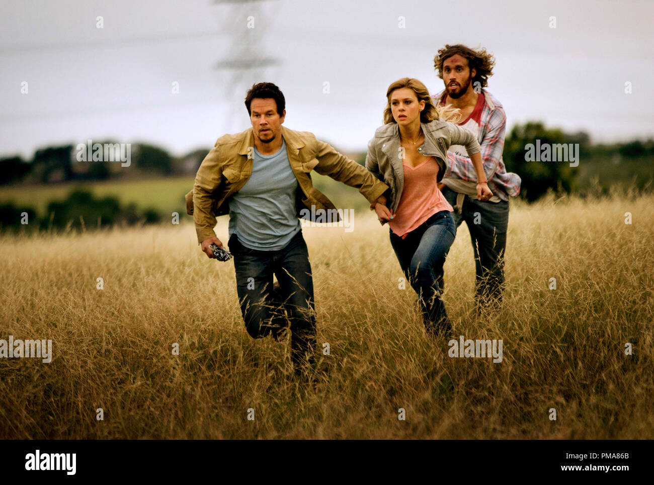 Nicola Peltz And Mark Wahlberg Banque d'image et photos - Alamy