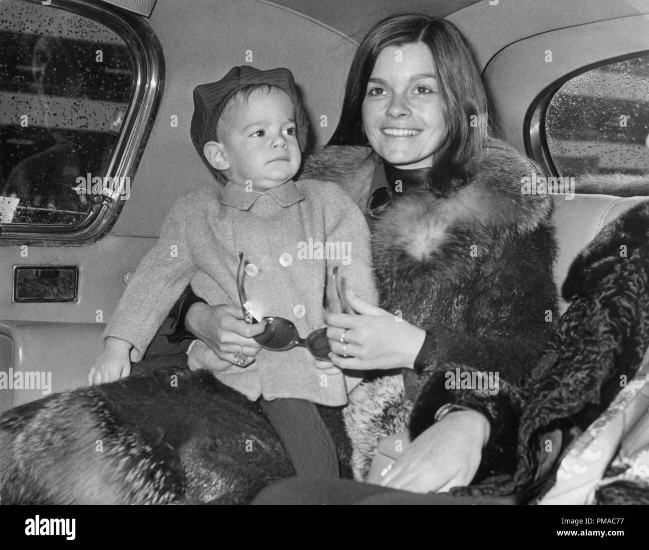 Genevieve bujold Banque de photographies et d’images à haute résolution ...