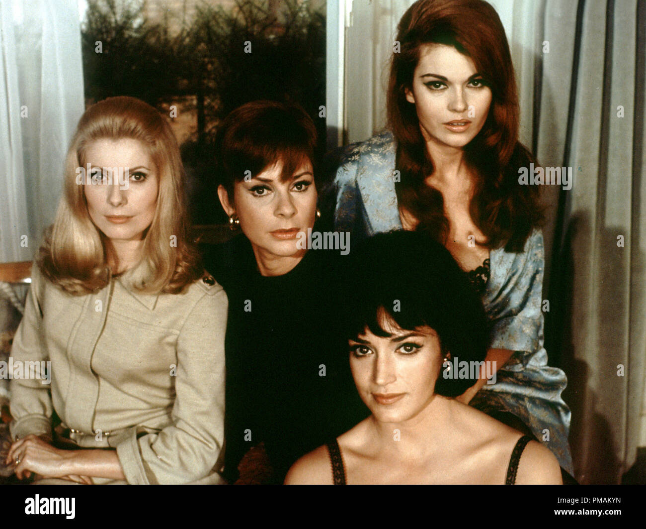 Belle De Jour 1967 Genevieve Page Banque d'image et photos - Alamy