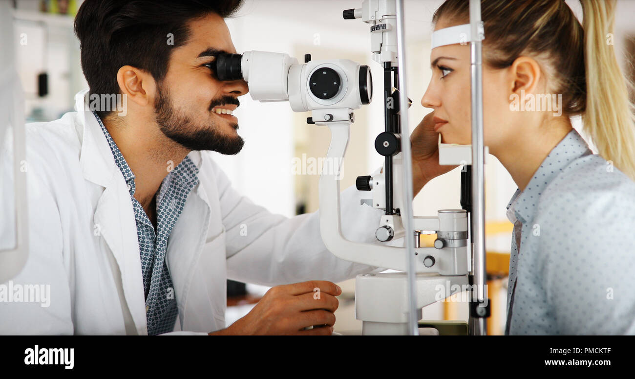 Examen Médical Chez Les Femmes Banque De Photographies Et Dimages à