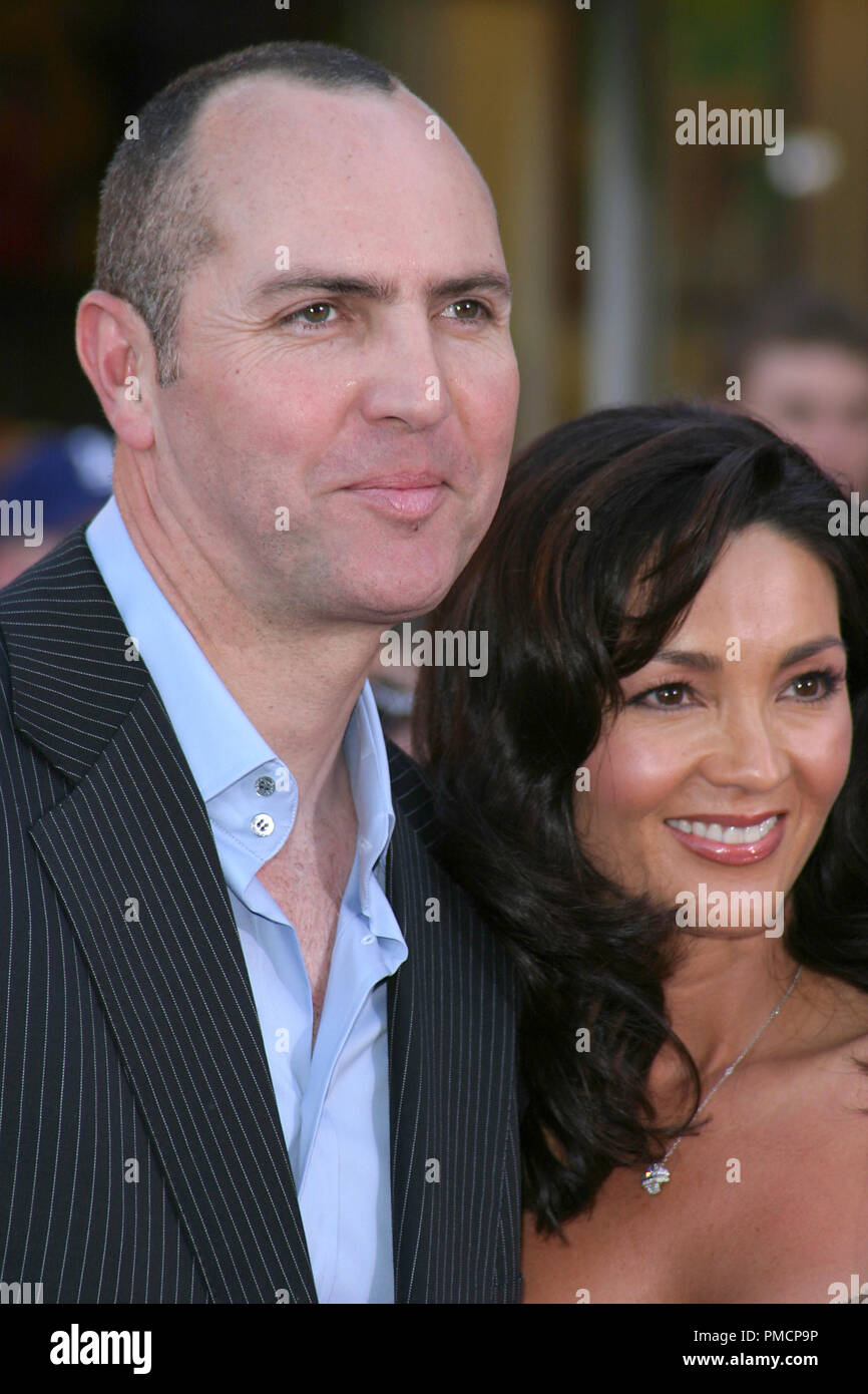 'Van Helsing' Premiere 5-03-2004 Arnold Vosloo et épouse Sylvia Ahi ...