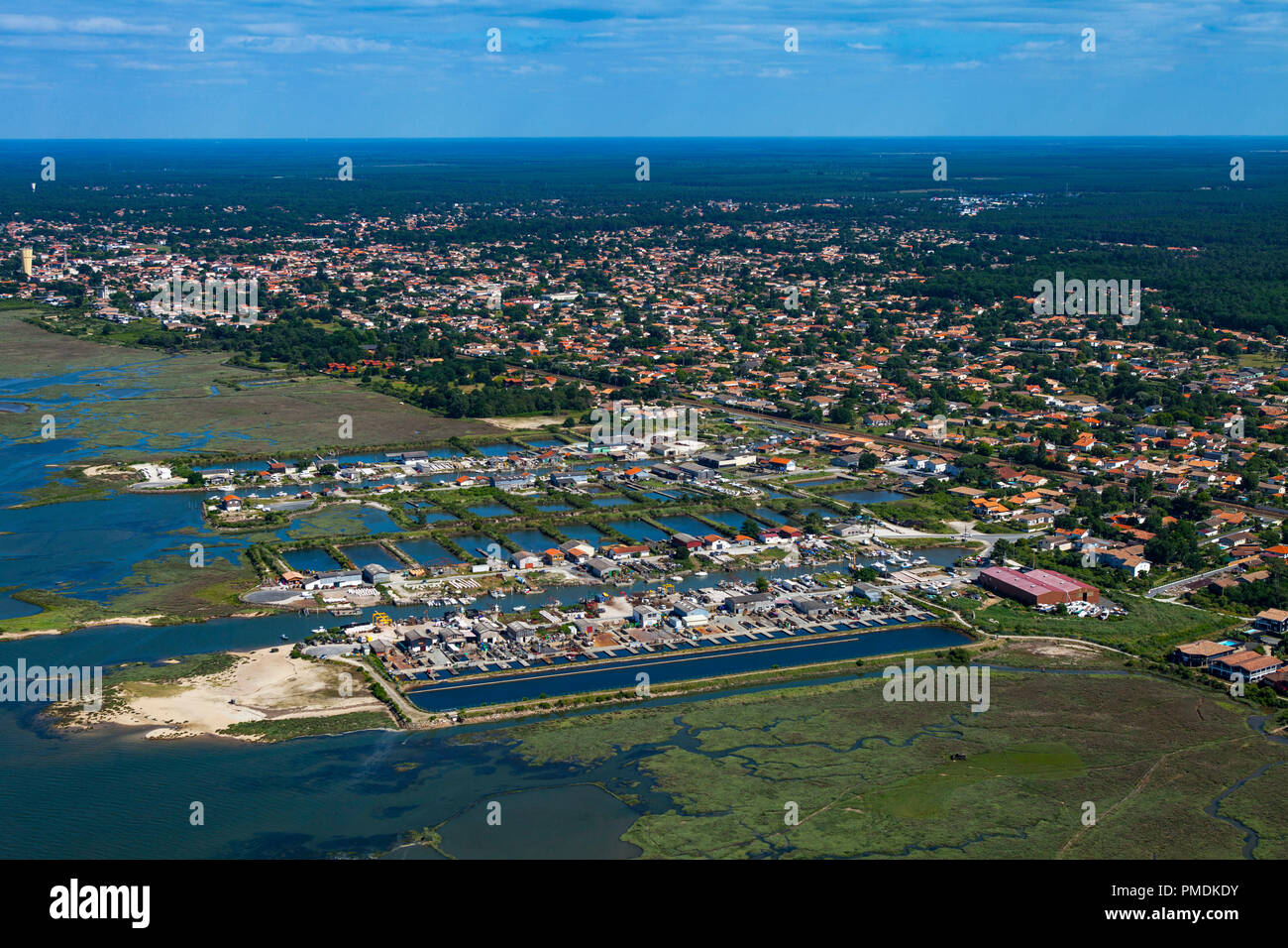 Le port de gujan gujan mestras Banque de photographies et d’images à ...