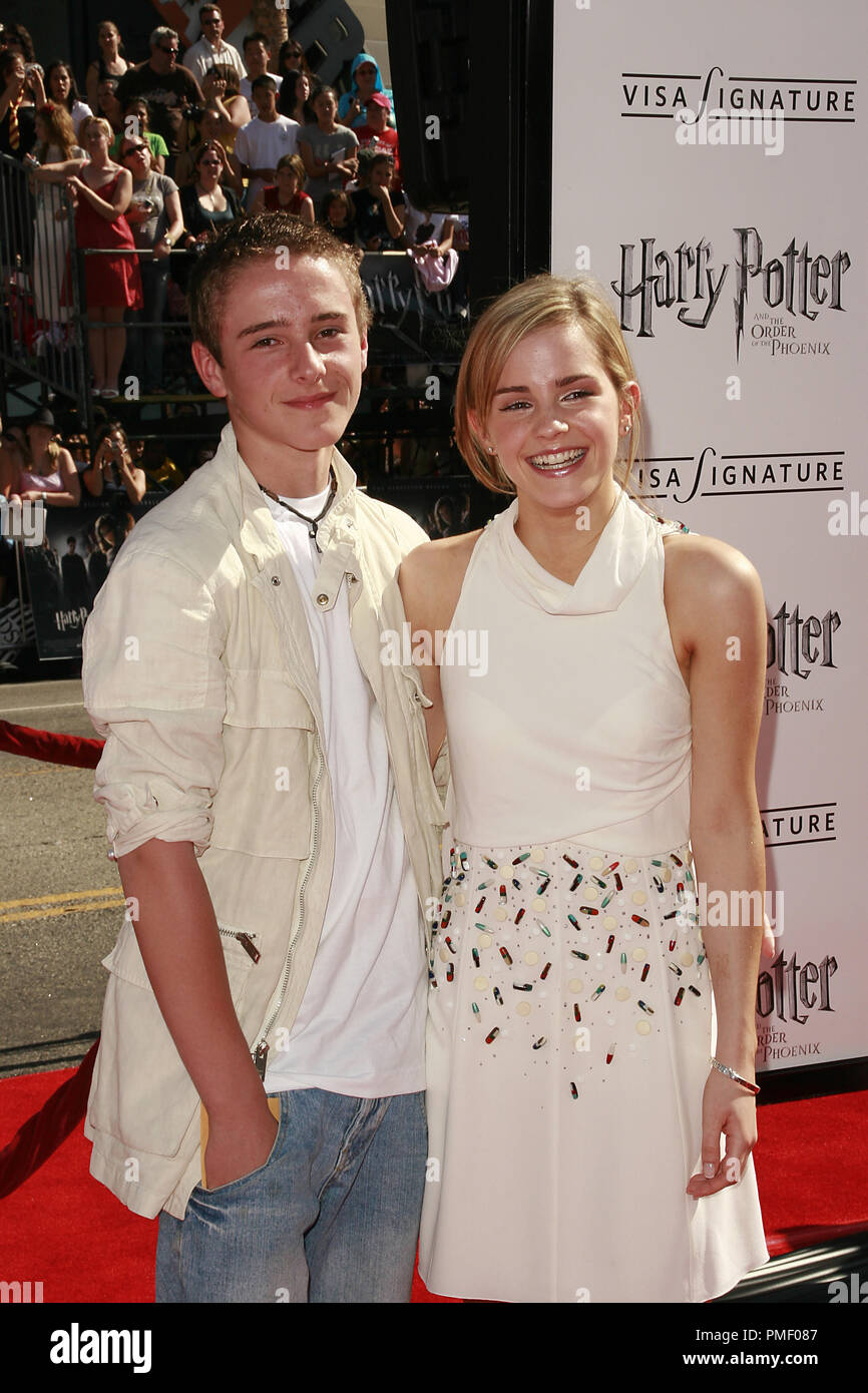 Emma watson and brother Banque de photographies et d’images à haute ...