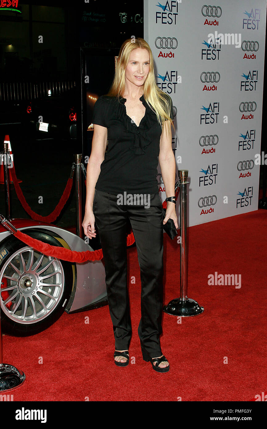 'The Wrestler' Premiere Kelly Lynch 11-6-2008 / Grauman's Chinese ...