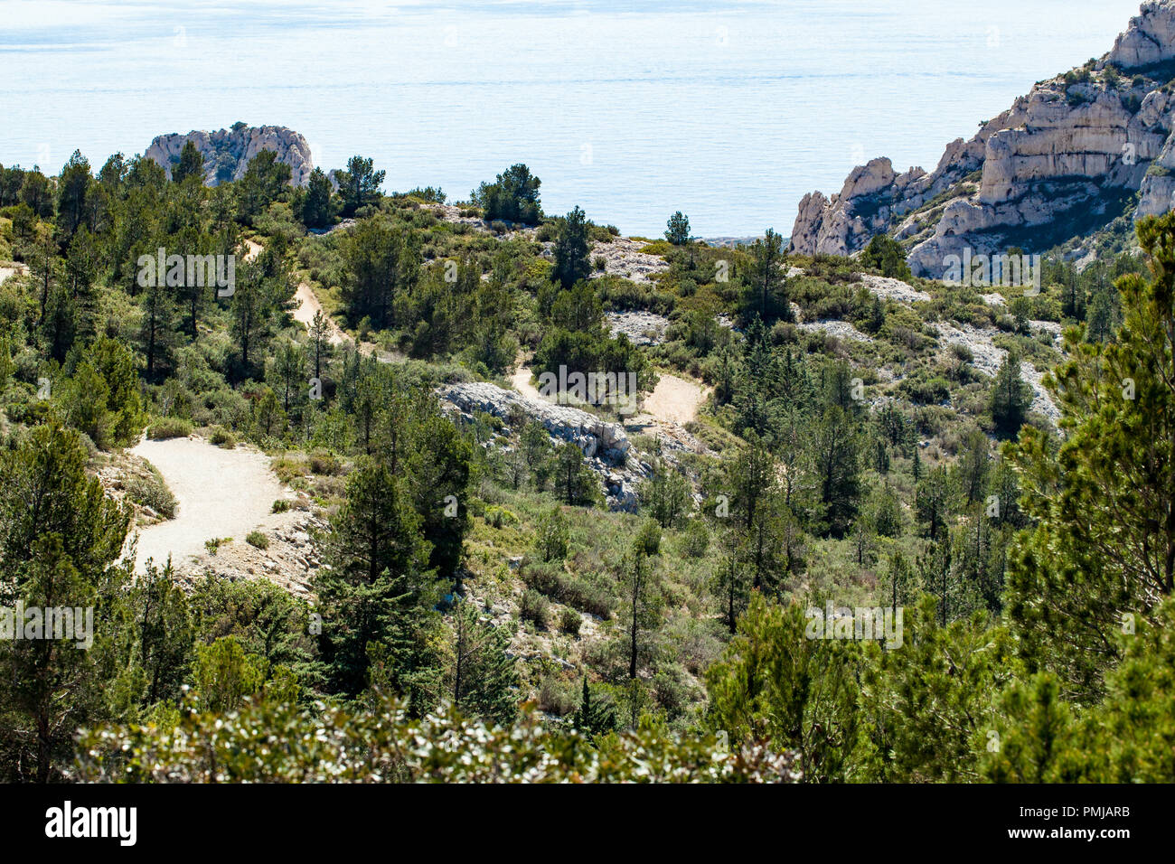Au milieu d'un campus universitaire de Luminy calanques Photo Stock - Alamy