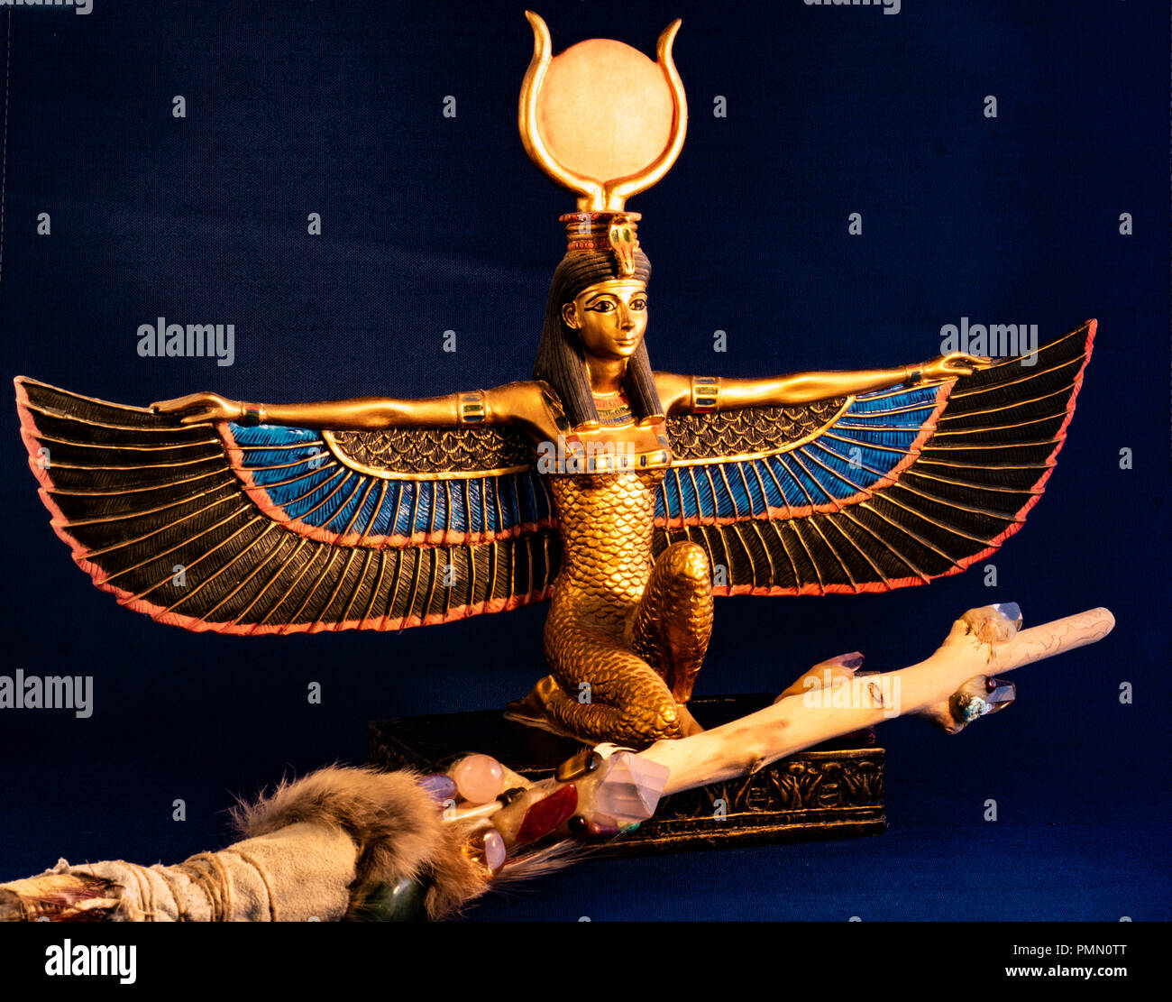 Déesse égyptienne isis Banque de photographies et d’images à haute ...