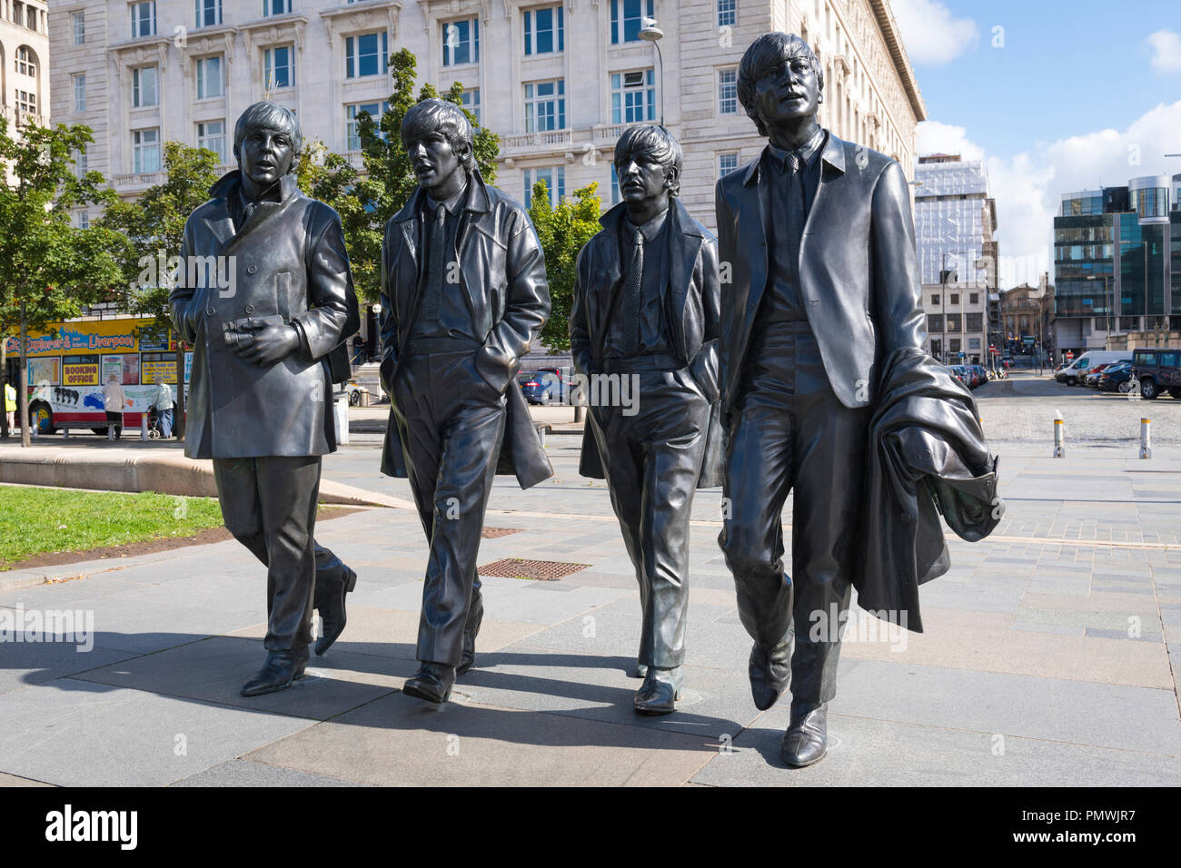 Liverpool Merseyside George Pier Head statue en bronze les Beatles Fab ...