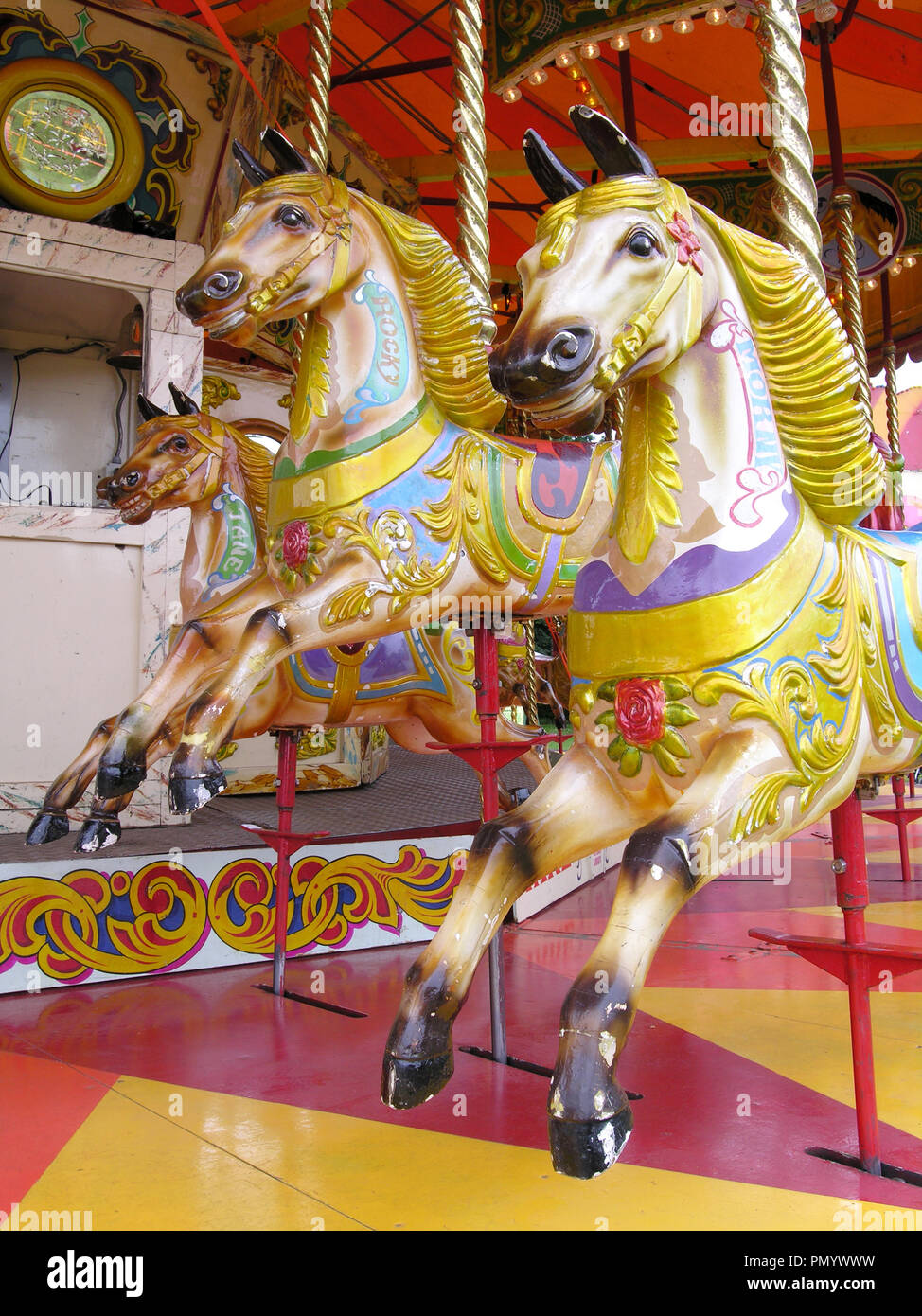Carrousel traditionnel en bois Banque de photographies et d’images à ...