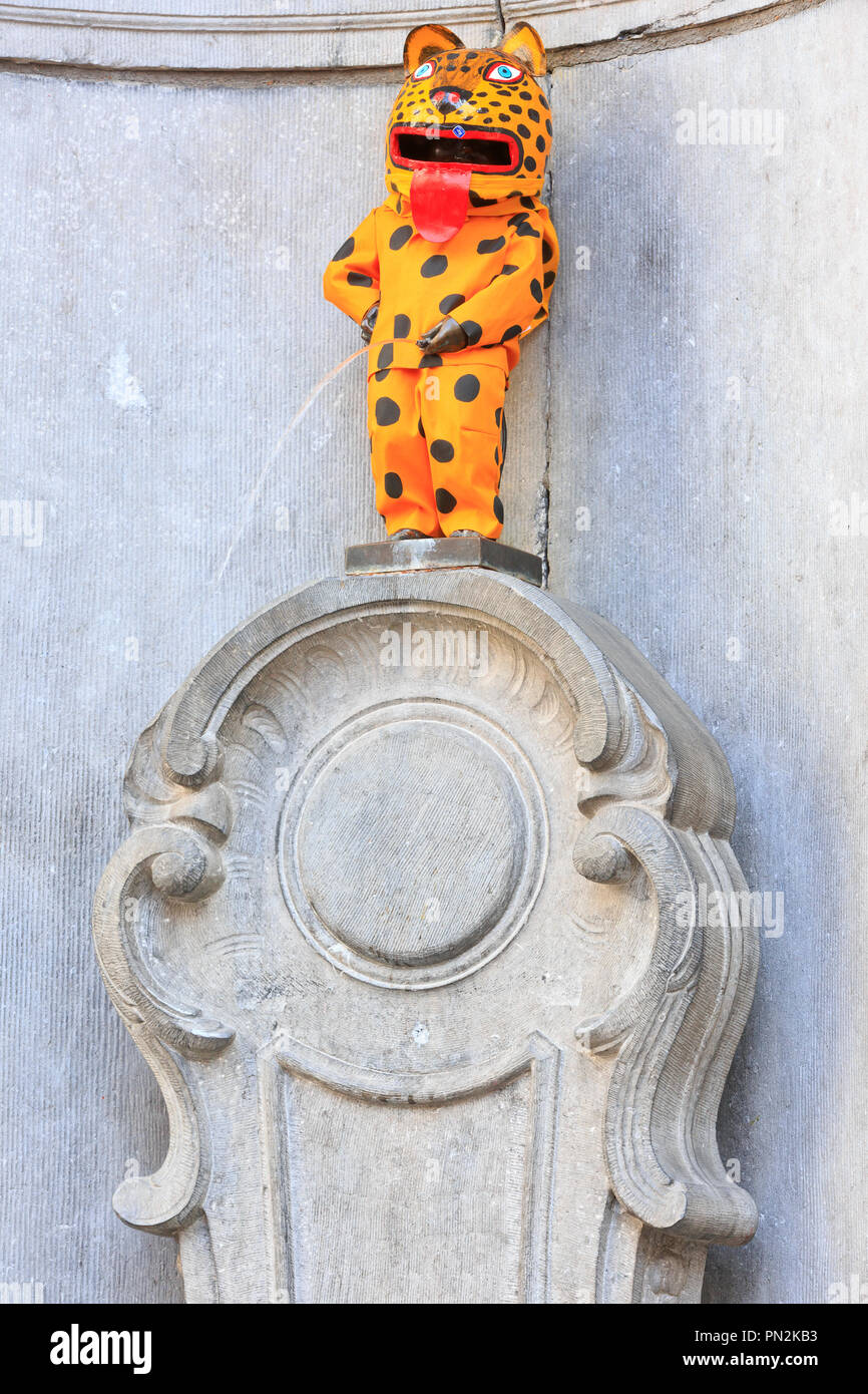 Statue de Manneken Pis habillé dans le costume national du Mexique ...