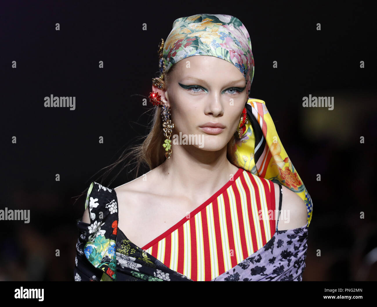 Versace model Banque de photographies et d’images à haute résolution ...