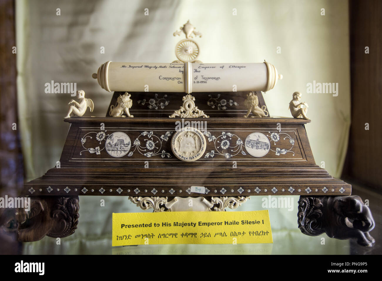 Présenté à Sa Majesté Impériale Haile Selassie 1 Empereur de l'Ethiopie ... Présenté à Sa Majesté Impériale Haile Selassie 1 Empereur de l'Ethiopie ...