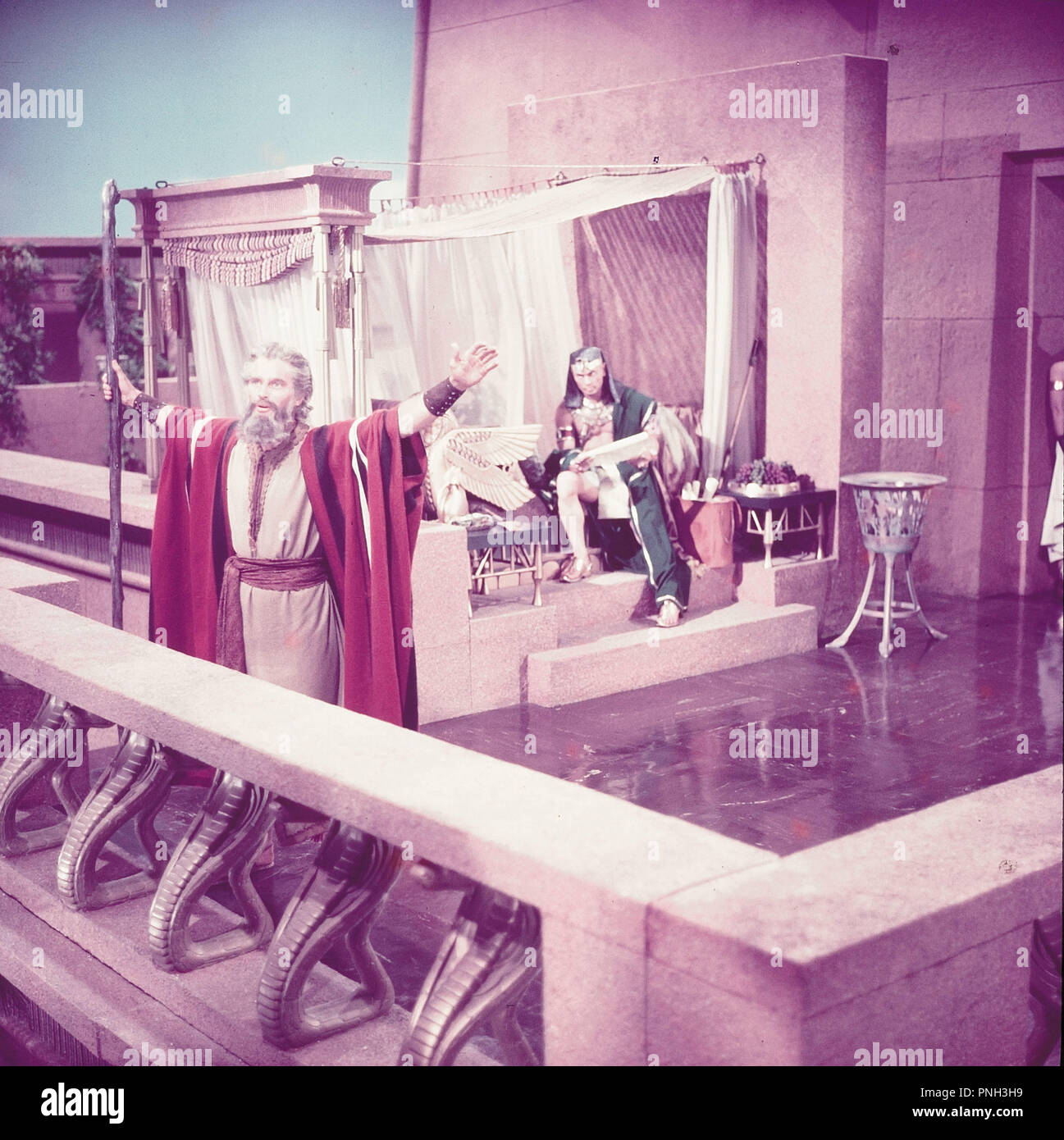 Titre original : LES DIX COMMANDEMENTS. Titre en anglais : LES DIX ...