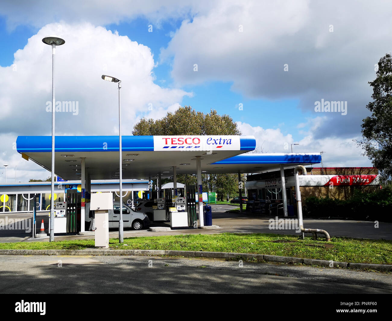 Tesco petrol station Banque de photographies et d’images à haute ...