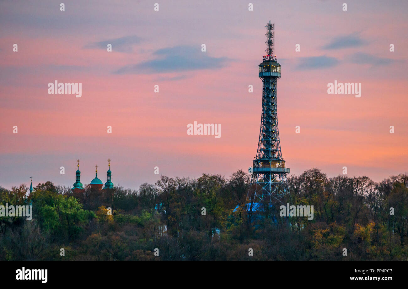 Petrin park Banque de photographies et d’images à haute résolution - Alamy