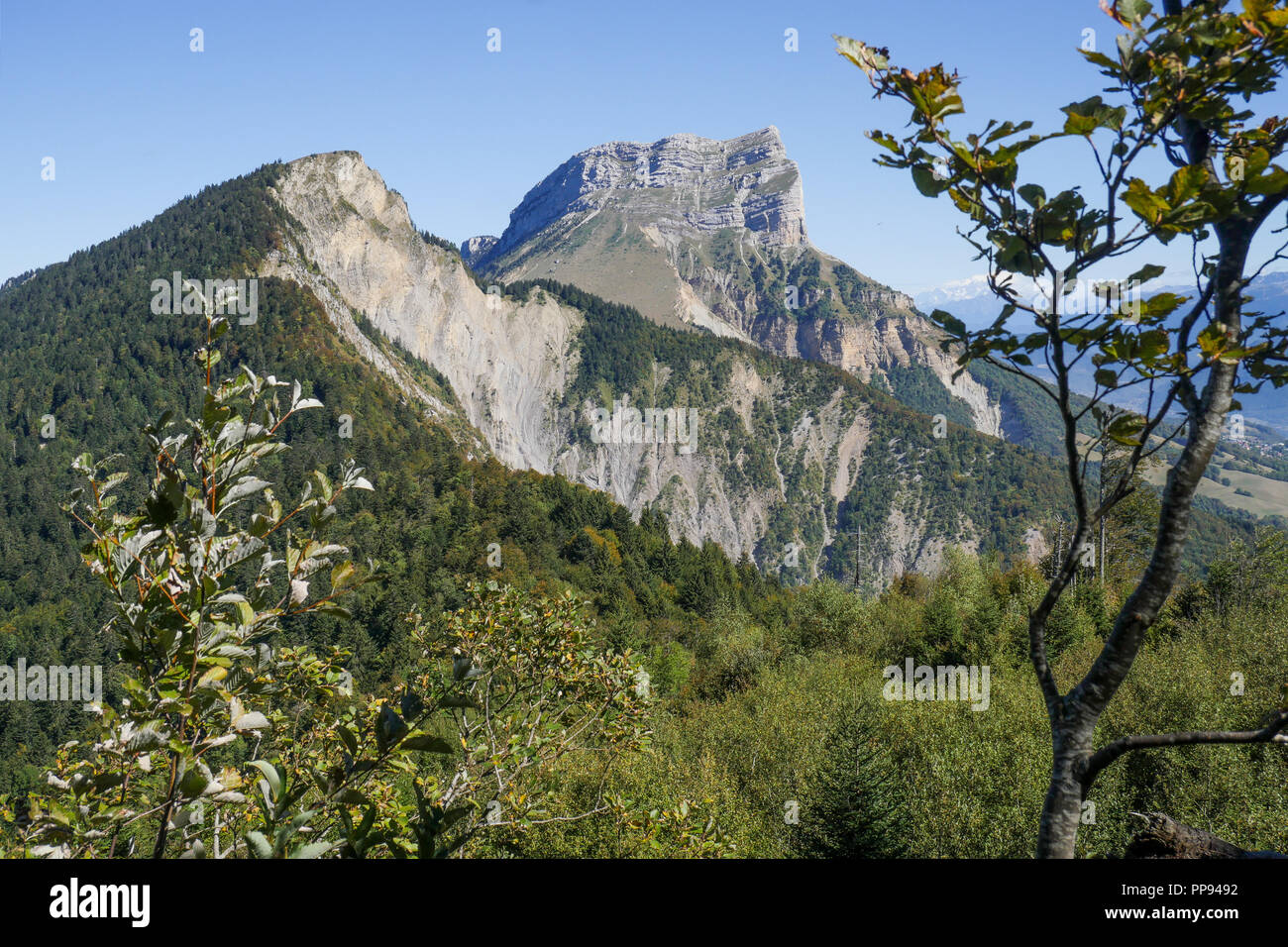 Massif de la chartreuse Banque de photographies et d’images à haute ...