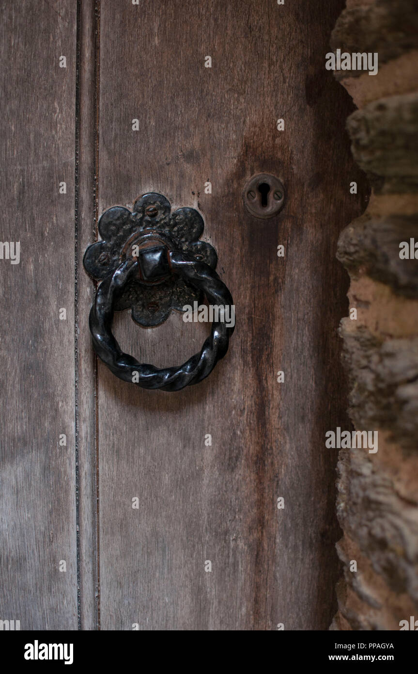 Frapper à la porte Banque de photographies et d’images à haute ...